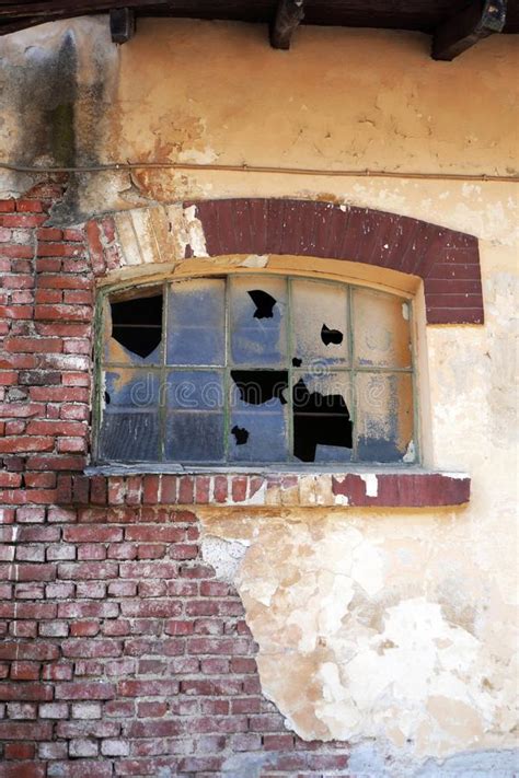 Broken Window Of An Old Stock Image Image Of Frame 128334611