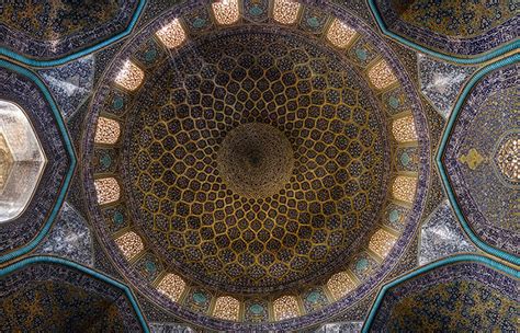 عکاسی متفاوت توریست ها از سقف مسجد شیخ لطف الله تصاویر