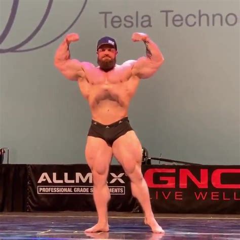 Bearded Muscle Beast Flexing Thisvid Com En Espa Ol