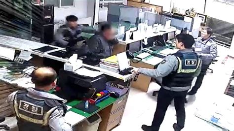 지구대 찾아가 망치·톱으로 경찰 위협 50대 송치 파이낸셜뉴스