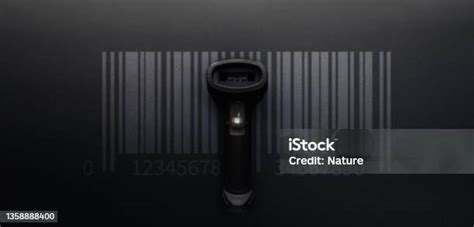 바 코드 소매 라벨 바코드 스캔 검은 색 배경에 창고에 대한 판독기 레이저 스캐너 제품 코드 데이터 개념입니다 0명에 대한 스톡