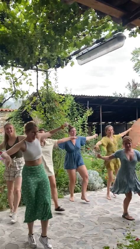 აჭარული ცეკვის მასტერკლასი შვეიცარიელი გოგონებისთვის 💃 აჭარული ცეკვის მასტერკლასი შვეიცარიელი