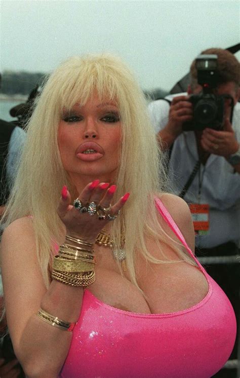 Photo Lolo Ferrari Cannes En Mai Purepeople