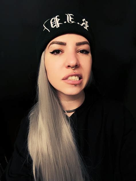 Artist Face Reveal Because Why Not I Want To See Yalls Pretty Faces