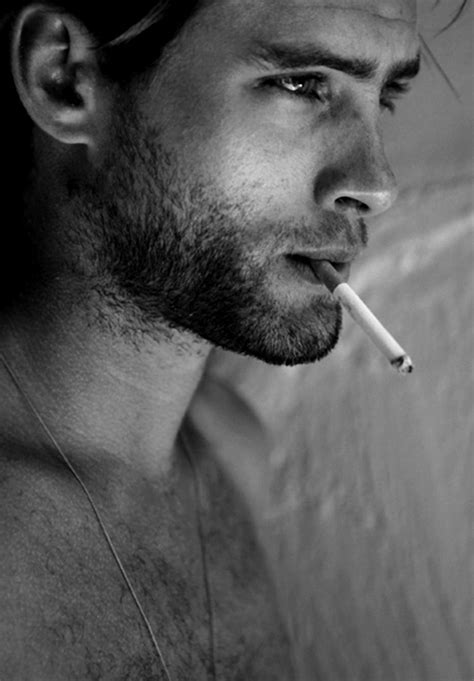 Фото Парень с сигаретой во рту