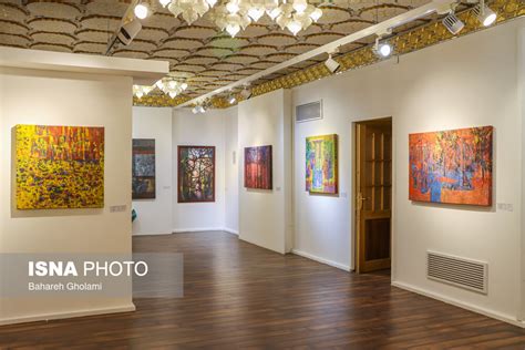 نقاشی‌های اساتید دانشگاه هنر اصفهان در تالار هنری باغ سرمایه ایسنا