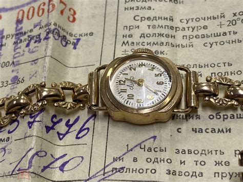 Старинные золотые наручные женские часы . На золотом браслете . Винтаж ...