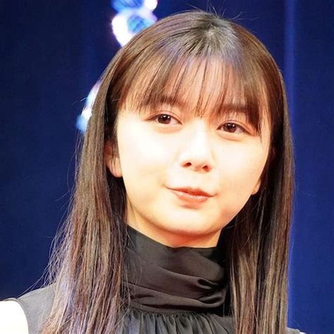 上白石萌歌がスペイン語をペラペラの理由は？帰国子女で英語も上手い