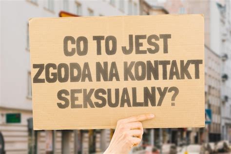 A Pergunta O Que Consentimento Sexual Em Uma Faixa Nas M Os De Homens Com Fundo Desfocado