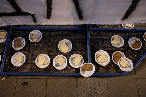 МОН Исплата за субвенциониран студентски оброк ќе има до крајот на