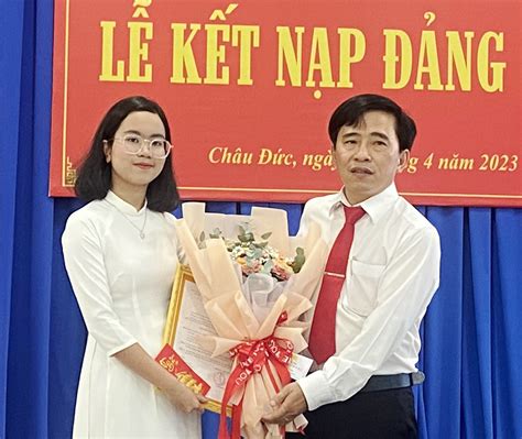 Trường THPT Nguyễn Du kết nạp học sinh ưu tú vào Đảng - Báo Bà Rịa - Vũng Tàu điện tử