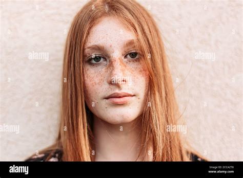 Ingwer girl Fotos und Bildmaterial in hoher Auflösung Alamy