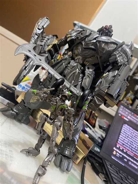 Transformers Studio Series Core Class The Last Knight Mohawk In Hand