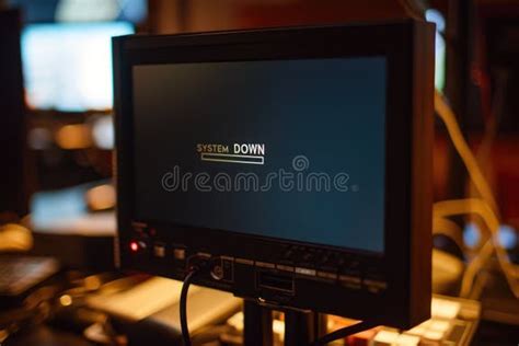 Monitor Warning System Shutdown In Progress Stock Illustration Illustration Of Display