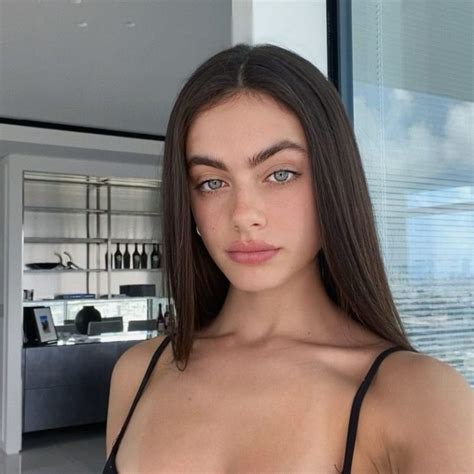 Израильская модель Яэль Шелбиа признана самой красивой женщиной в мире по версии Tc Candler Locals