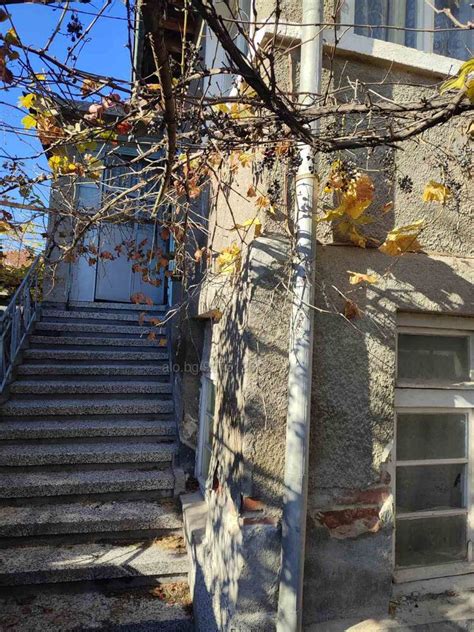 Хасково Двуетажна къща в кв Република Двуетажна къща 96 кв м РЗП 100 кв м двор Къщи Вили