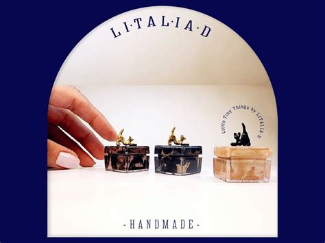 Miniature Acrylic Decor Box Tiny Square Box For Storage With Metal Cat On The Lid Scale 1 12 1