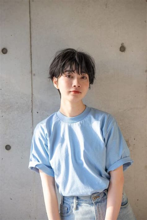 年秋黒髪マッシュショートの髪型ヘアスタイルLALA MAGAZINE ララマガジン Short hair tomboy Korean short hair