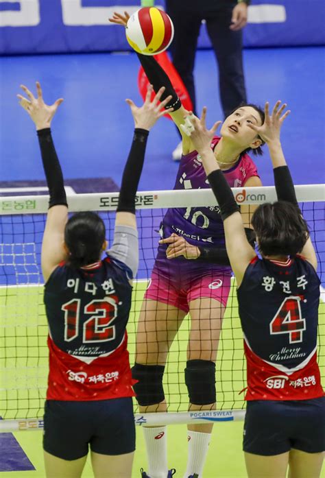 김연경은 배가 고픈데…이번엔 사령탑이 사라졌다 중앙일보