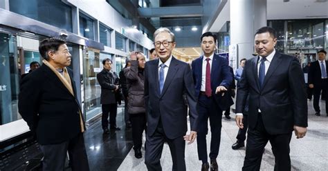 첫 서예전 참석한 이명박 전 대통령