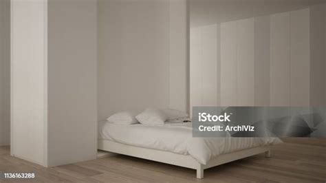 작은 아파트 벽장 침대 접이식 침대 쪽모이 세공 마룻바닥 흰색 미니멀리스트 인테리어 디자인 현대 건축 컨셉의 1 베드룸 플랫 머피침대에 대한 스톡 사진 및 기타 이미지