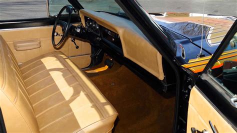 Jeep J20 Interior