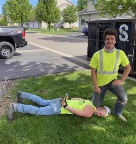 죽음을 놀이로 조롱한 그들목 깔아 뭉갠 플로이드 챌린지