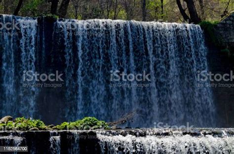 마을 Bistritsa와 마을 판 차 레보 비토 샤 산 여행에 대 한 장소 사이의 강 Bistritsa 폭포 캐스케이드에서 부분의 클로즈업 보기 0명에 대한 스톡 사진 및