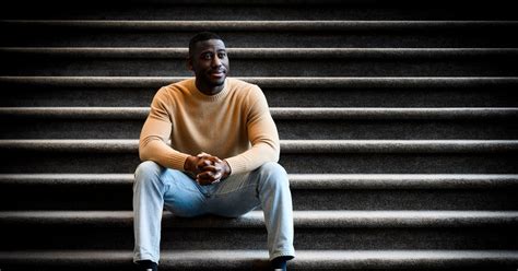 Adjei Is Assistent Trainer Bij Fc Dordrecht Maar Staat Onder Contract