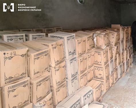 У Чернівцях на підпільних складах вилучило понад 800 бегінбоксів з контрафактною горілкою на 700
