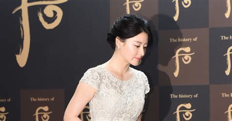 이영애 그림처럼 우아한 드레스 자태