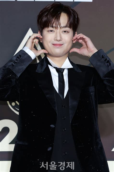 이찬원 찬또배기 볼 하트