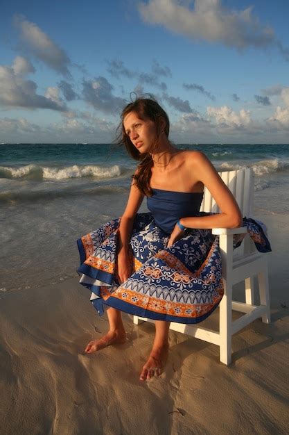 Premium Photo Attractive Young Woman And Ocean