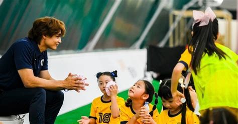 민호 불꽃 카리스마 버릇 나왔네코칭하다 그라운드 진출불꽃소녀 조선비즈