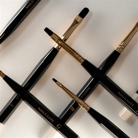 NAILS-LUXE