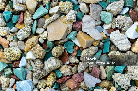 바다 자갈 조약돌 배경 젖은 돌 여러 가지 색상의 자갈 바다 해안 천연 소재의 로키 텍스처 휴가 여행 건물 개념 0명에 대한 스톡 사진 및 기타 이미지 Istock
