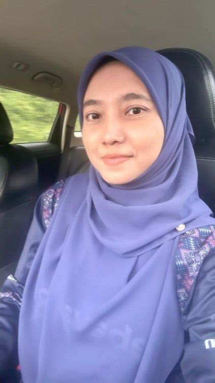 Cikgu Juliana Gemar Tayang Tetek Di Rumah Selepas Tumbex