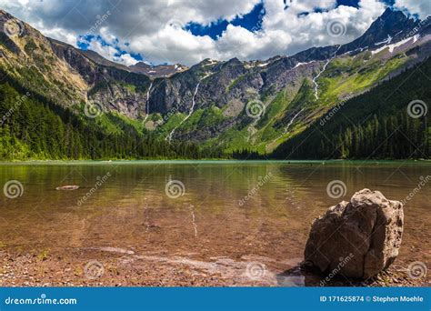 Lago Avalanche Parque Nacional Glacier Foto De Archivo Imagen De