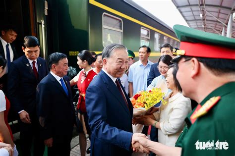 Vietnams Party Chief State President To Lam Returns By Train After