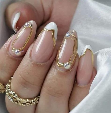 Tsetsegs Мэтгэлцээний хичээл дээр сурагчид маань баг болон хамтран