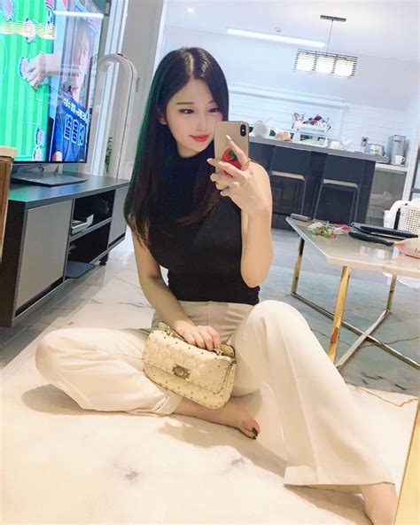 맥심 12월호 화보 표지모델 2019 미스맥심콘테스트 우승자 섹시산타 김나정 아나운서 비키니 몸매 유튜브 스푸닝 선영 네이버 블로그