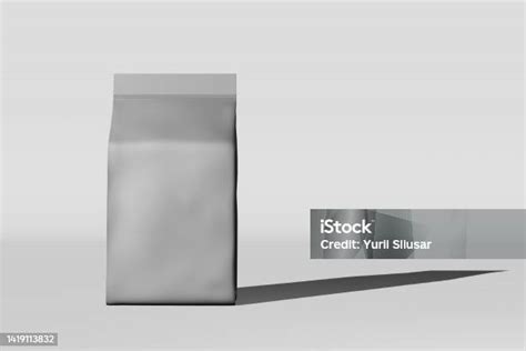 실버 스탠딩 박스 하단 파우치 백 브랜딩 가격표 카드 3d 렌더링 상품 호일 커피 콩 포장 디자인 Celebrity Roast에