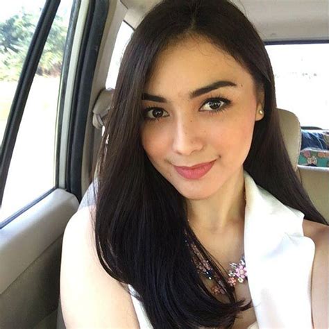 Inspirasi Populer Artis Muda Cantik