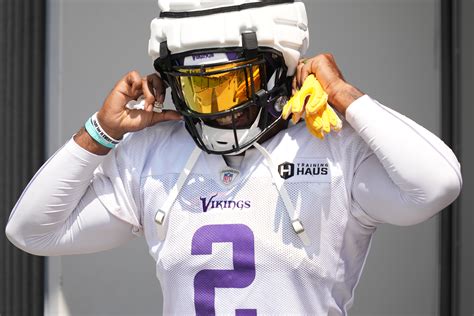 Alexander Mattison Limps Off Field During Workout Two Other Vikings