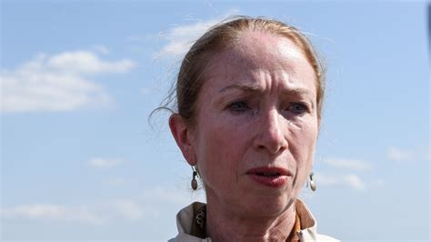 კელი დეგნანი მმართველ პარტიასა და ოპოზიციას შორის კომპრომისის აუცილებლობაზე ლაპარაკობს