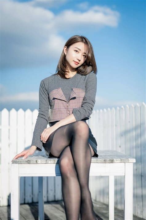 Pin On 黒ストッキング 美脚