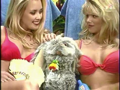 Donna D Errico Nue Dans Unhappily Ever After