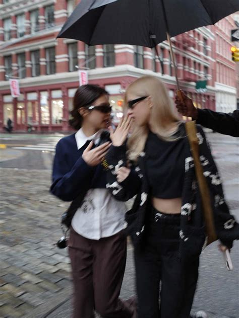 Blackpinks Jennie And Rose Are The Perfect Gossip Girls In These