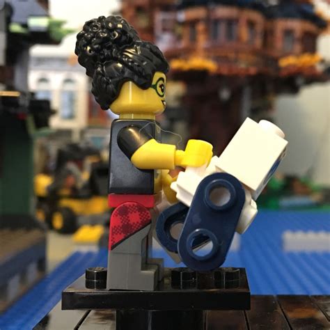 Lego 71025 Cmf Series 19 Coder Girl Minifigure Brick Land