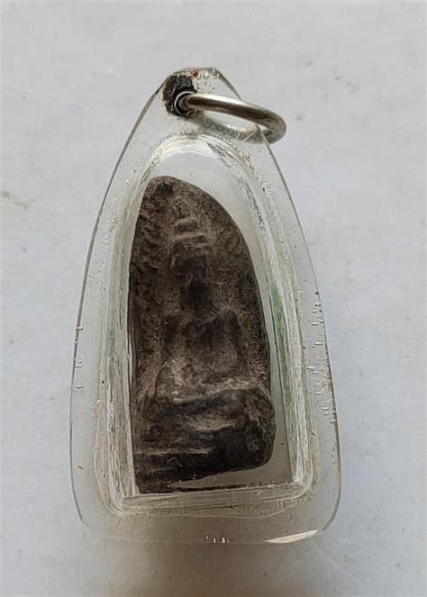 พระเนื้อดินผสมผงว่านใบลาน พิมพ์พระรอด หลวงพ่อกวย วัดโฆสิตาราม วัดบ้านแค จ ชัยนาท ปี 2521 Ennxo